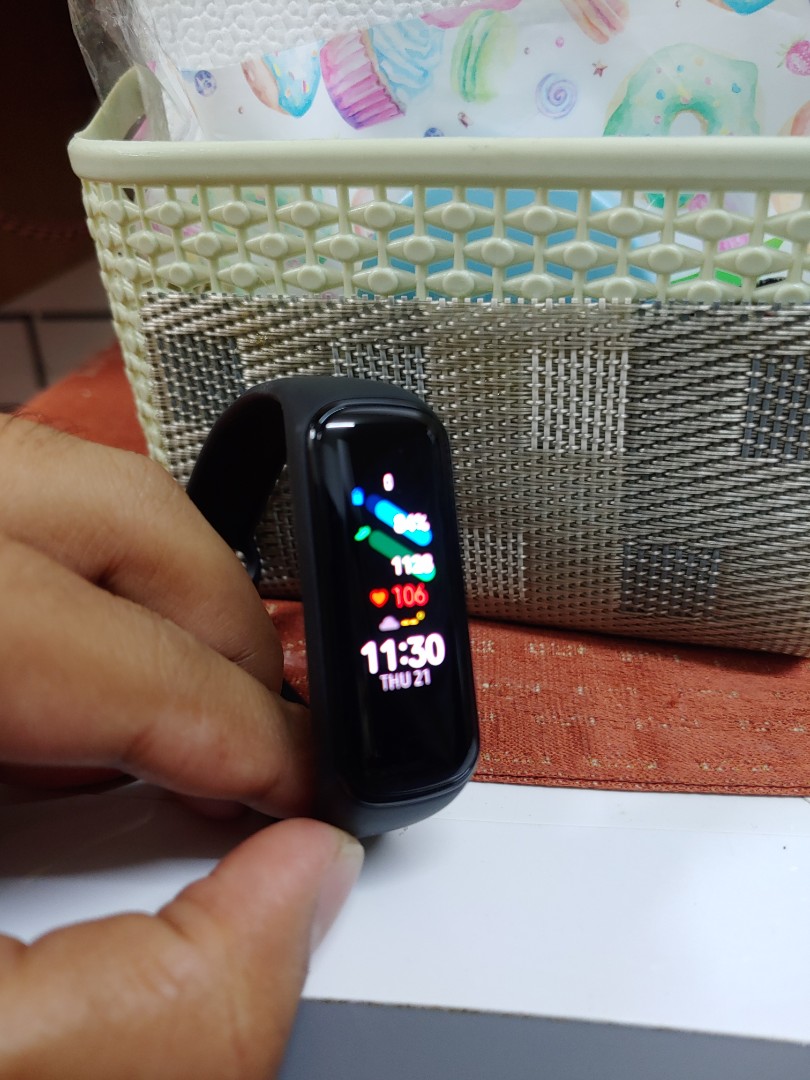 Samsung Galaxy fit 2 black, Men's Fashion, Watches & Accessories ...