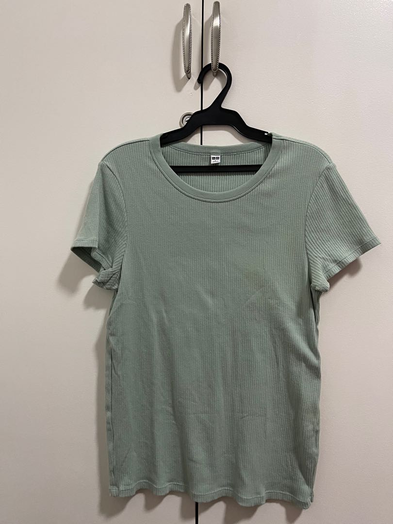 UNIQLO BASIC TEE, Women's Fashion, Tops, Shirts on Carousell
