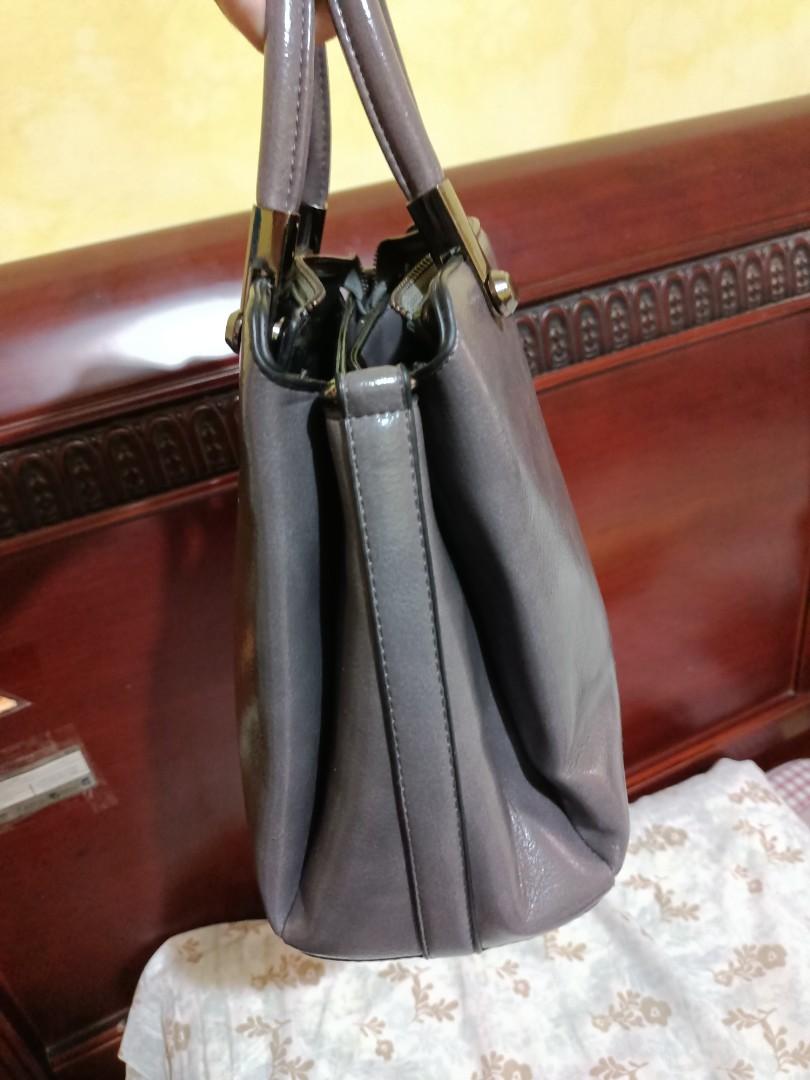 YVY Shoulder Bag, Women's Fashion, Bags & Wallets, Shoulder Bags on ...
