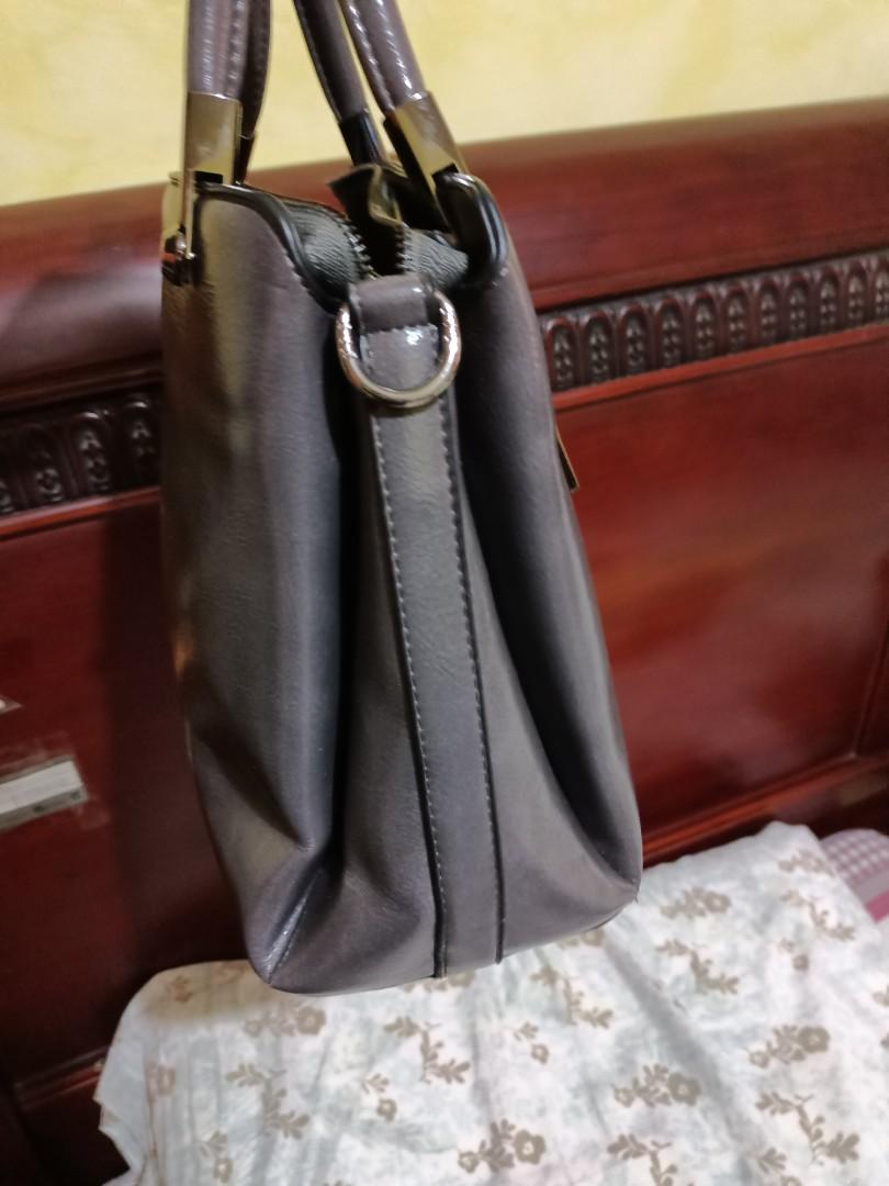 YVY Shoulder Bag, Women's Fashion, Bags & Wallets, Shoulder Bags on ...