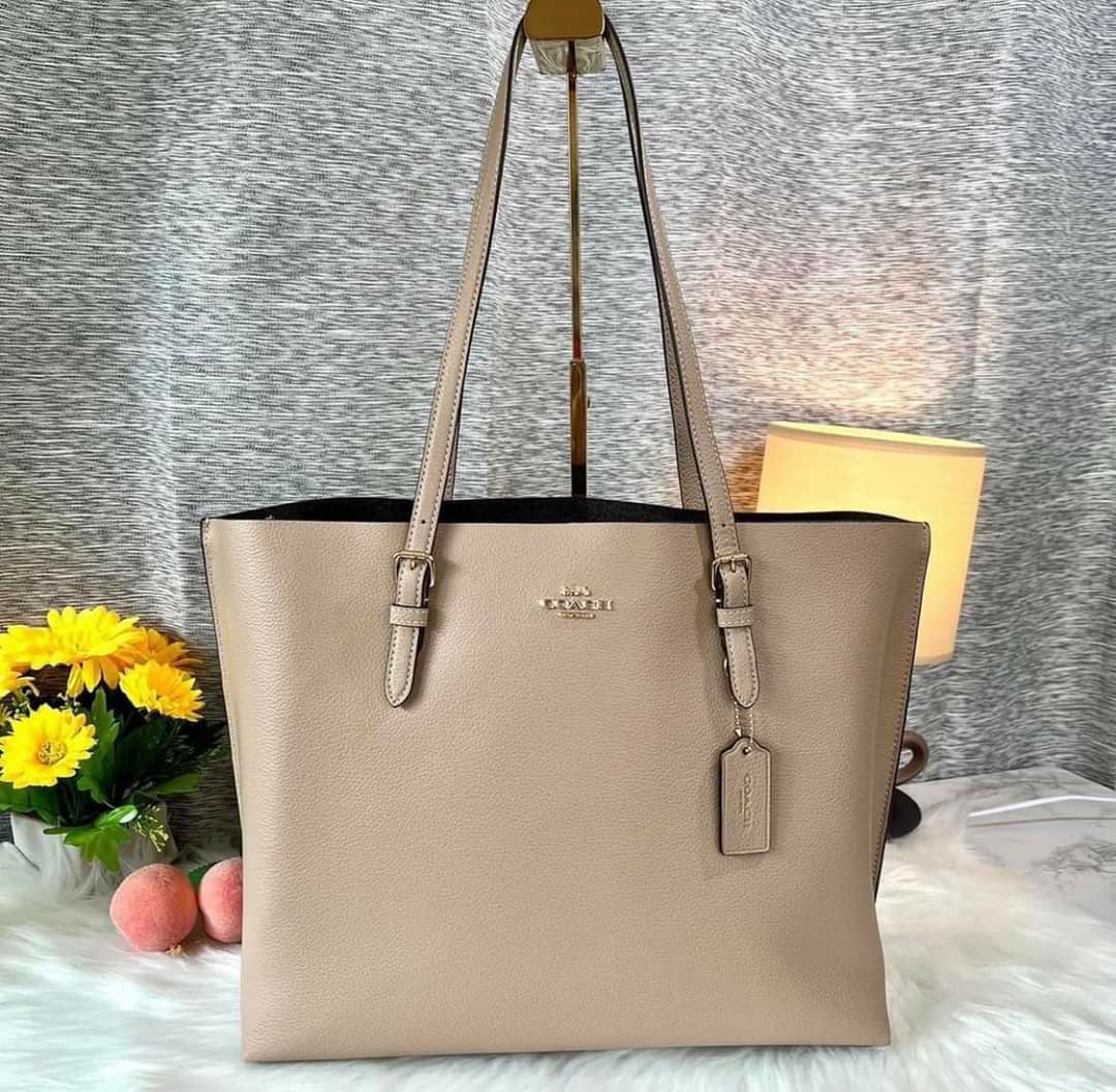 Coach Medium Tote Bag, Luxury, Bags & Wallets on Carousell