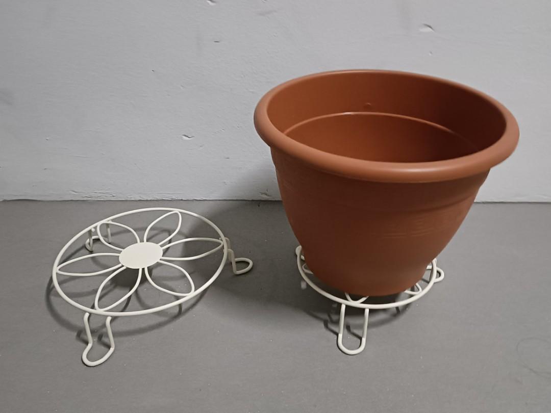 Daiso 20 cm plant stand, Furniture & Home Living, Gardening, Pots ...
