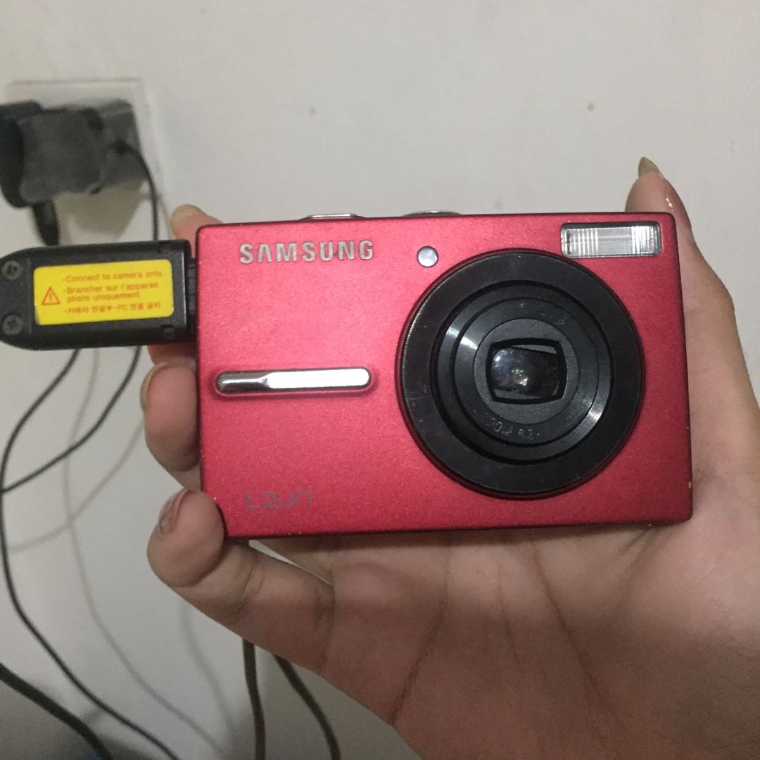 defective digital camera samsung l200, Photography, Cameras on Carousell