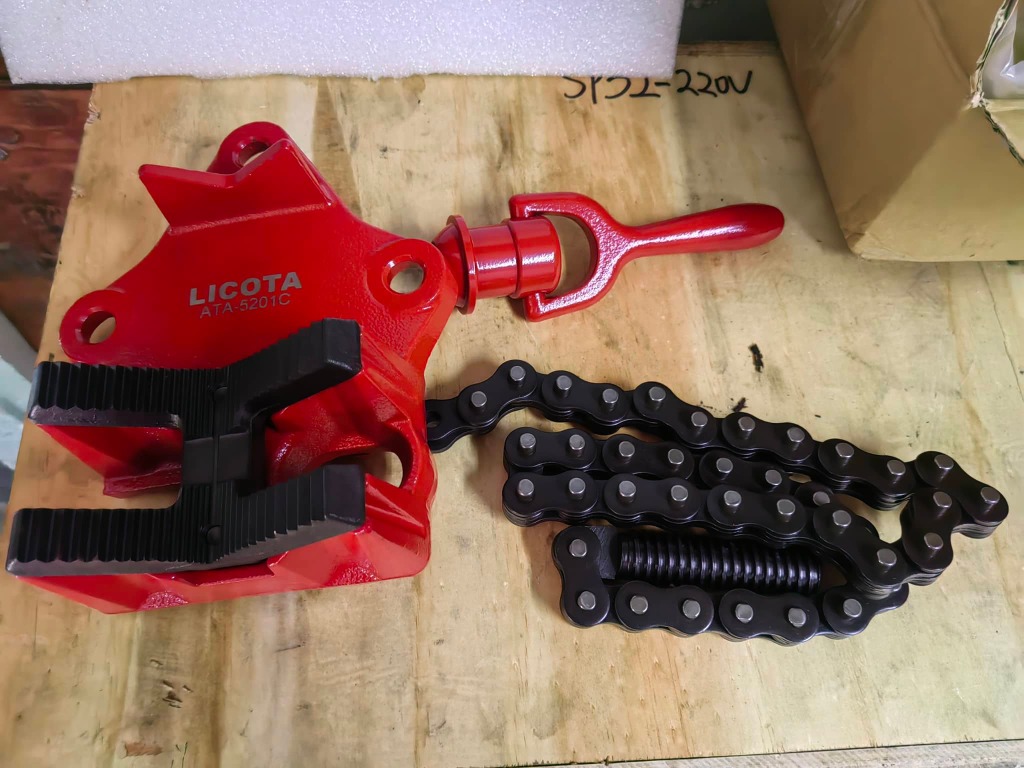 Licota Portable Chain Vise, Commercial & Industrial, Industrial ...