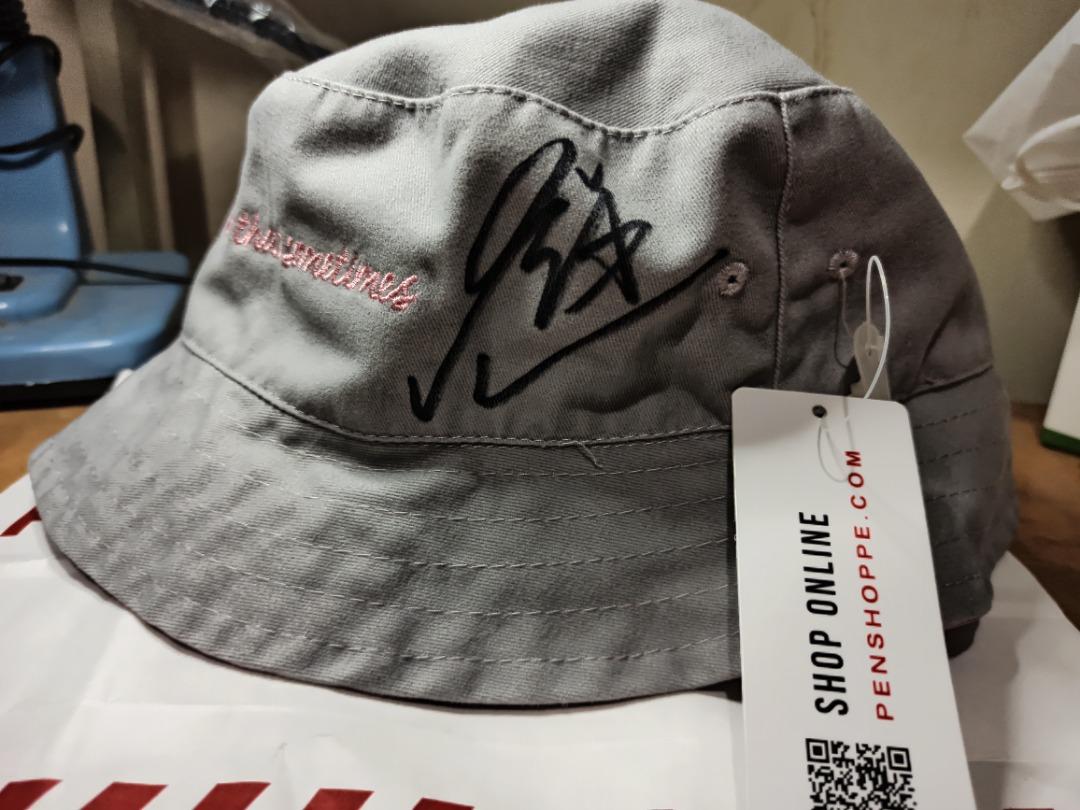Blackpink Lisa signed bucket hat, Hobbies & Toys, Memorabilia ...