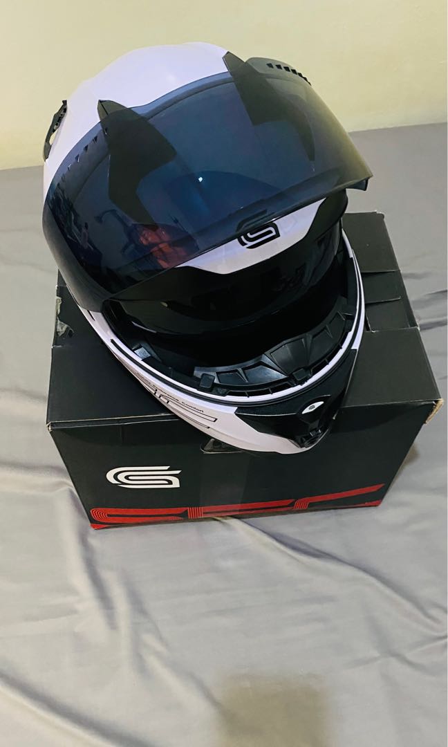 SEC Revolt Gloss White V2 XL size, Motorbikes, Motorbike Parts ...