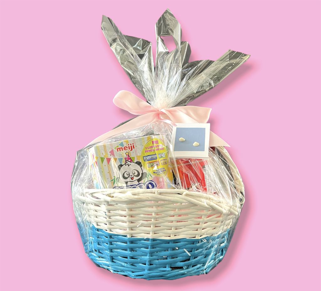 Snacks Hamper, Food & Drinks, Gift Baskets & Hampers on Carousell