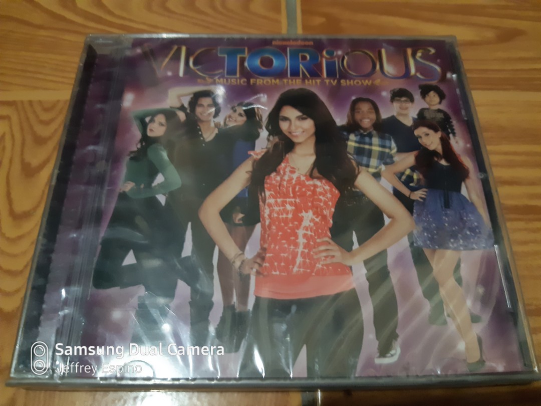 Victorious Soundtrack cd Ariana Grande, Hobbies & Toys, Music & Media ...