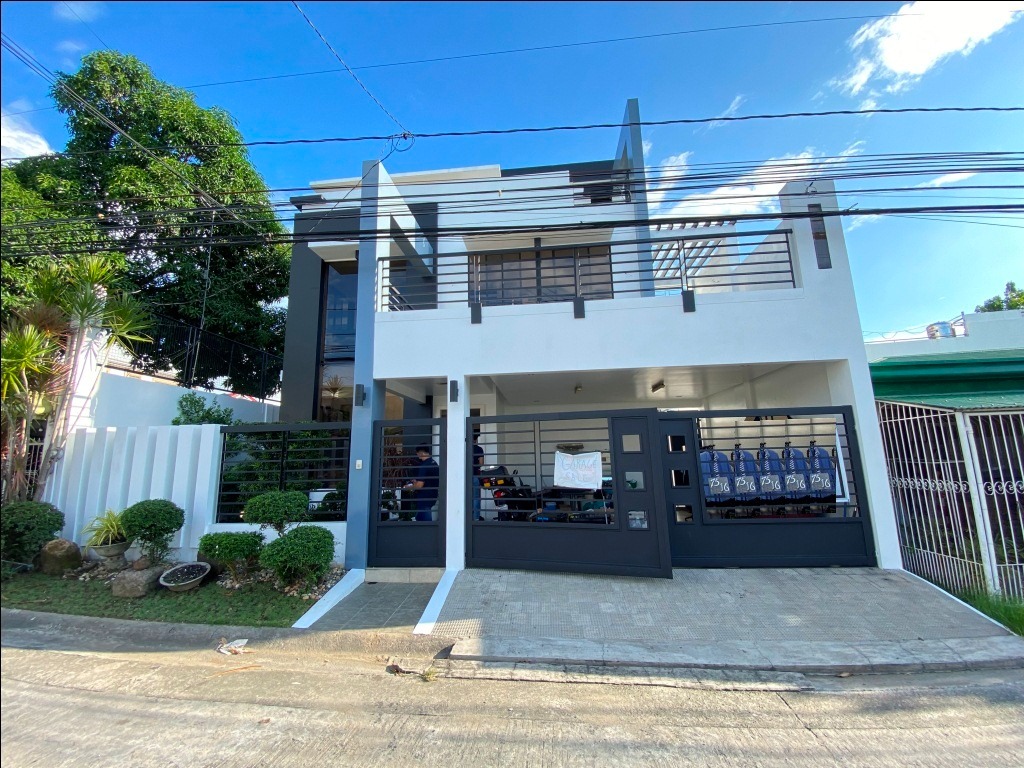 3 STOREY WELL MAINTAINED SINGLE HOUSE IN BF RESORT VILLAGE LAS PIÑAS ...