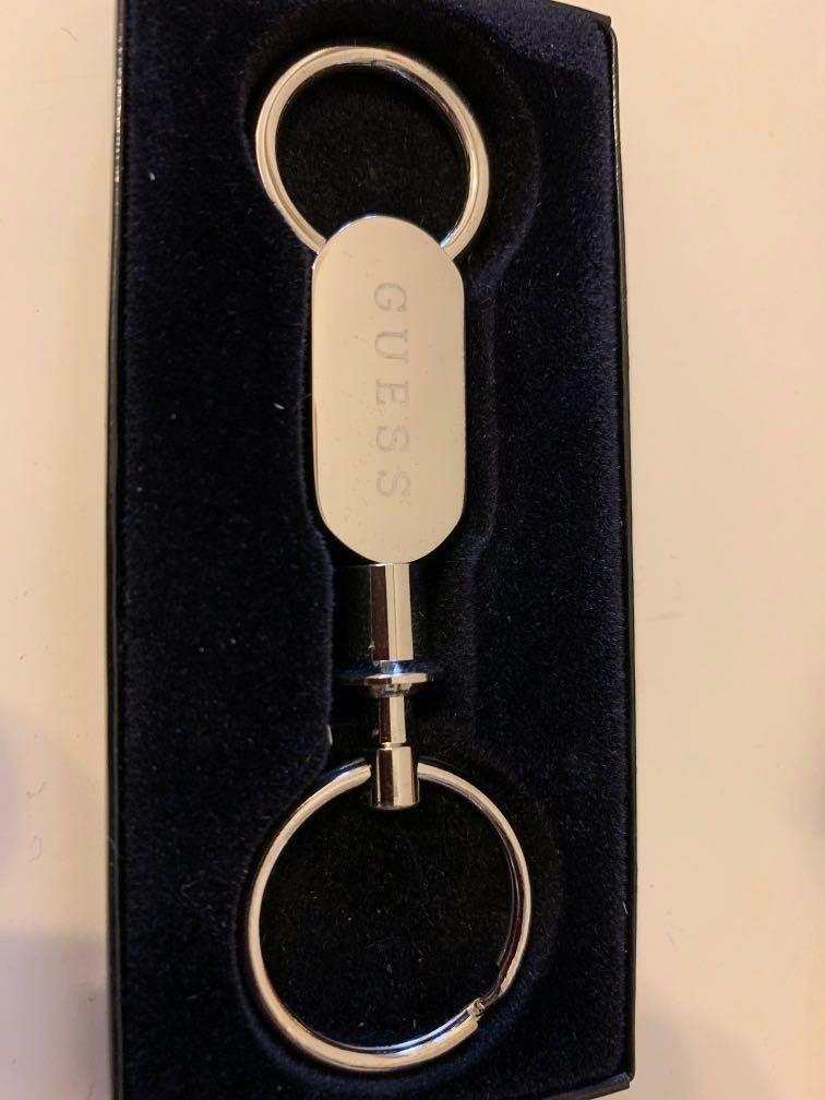全新 Guess Keychain 鎖匙扣 連盒 made in Swiss 瑞士製造, 男裝, 手錶及配件, 飾物架、飾物盒、飾物收納盒 ...