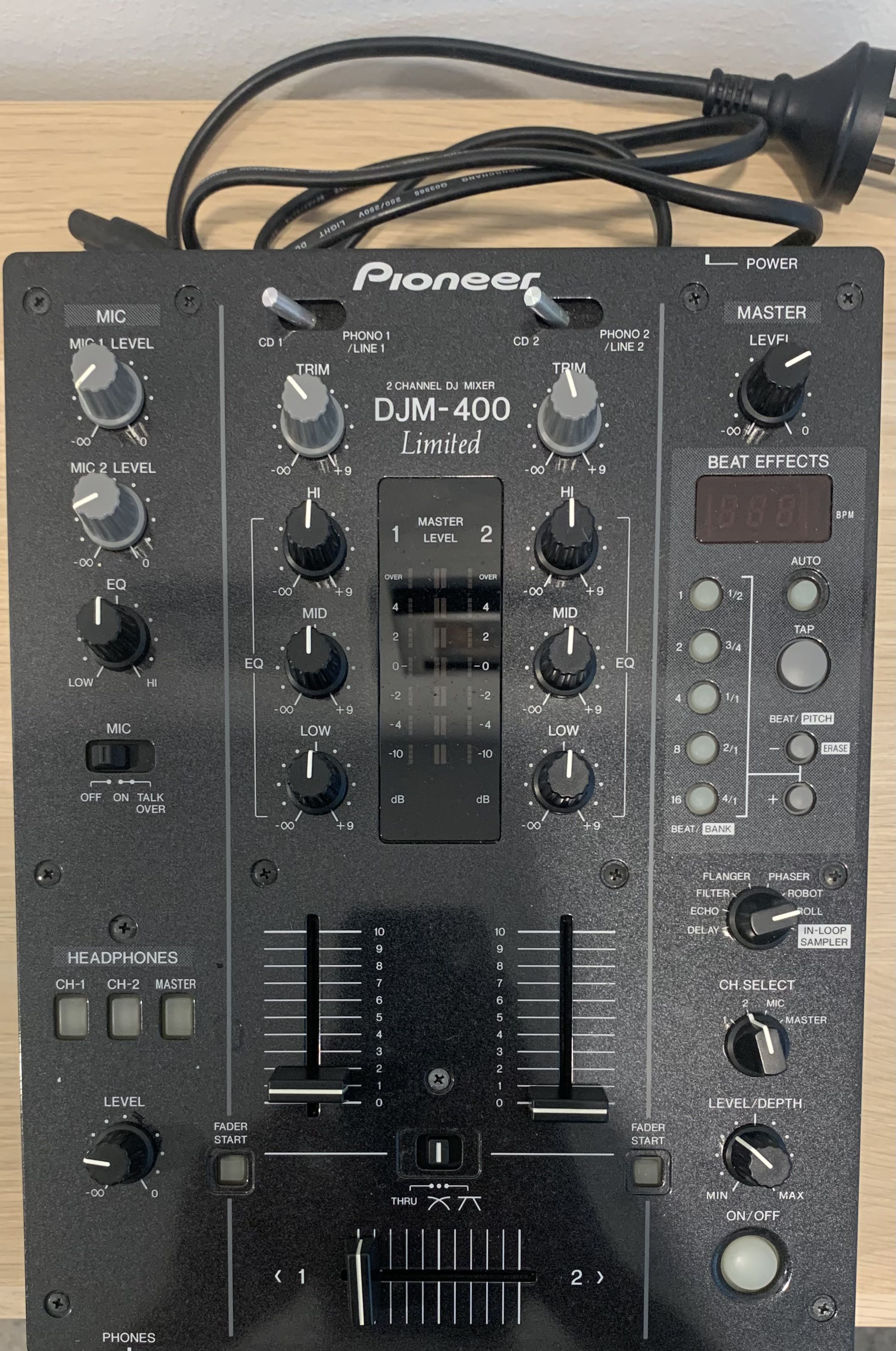 DJ DJM 400, Audio, Other Audio Equipment on Carousell