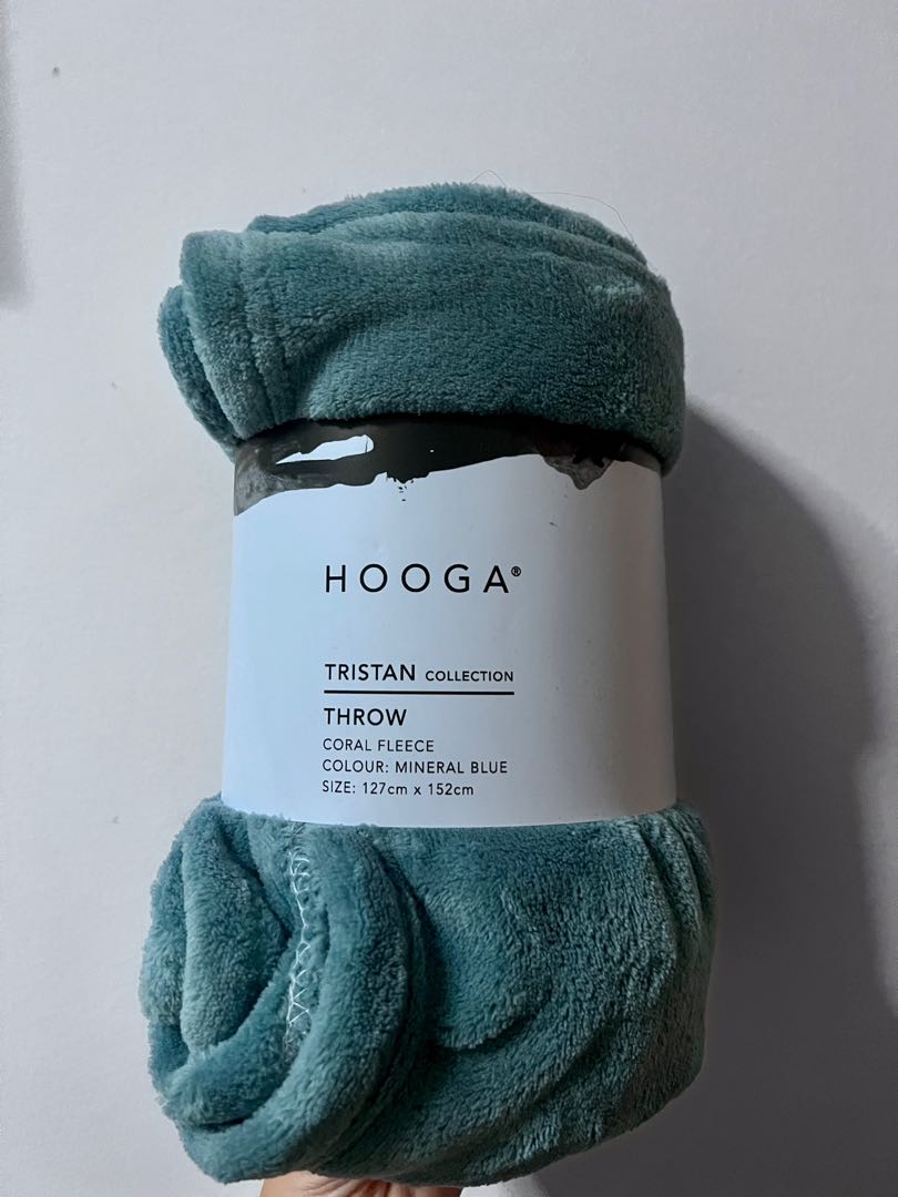 Hooga Throw Coral Fleece (Tristan Collection), Furniture & Home Living ...