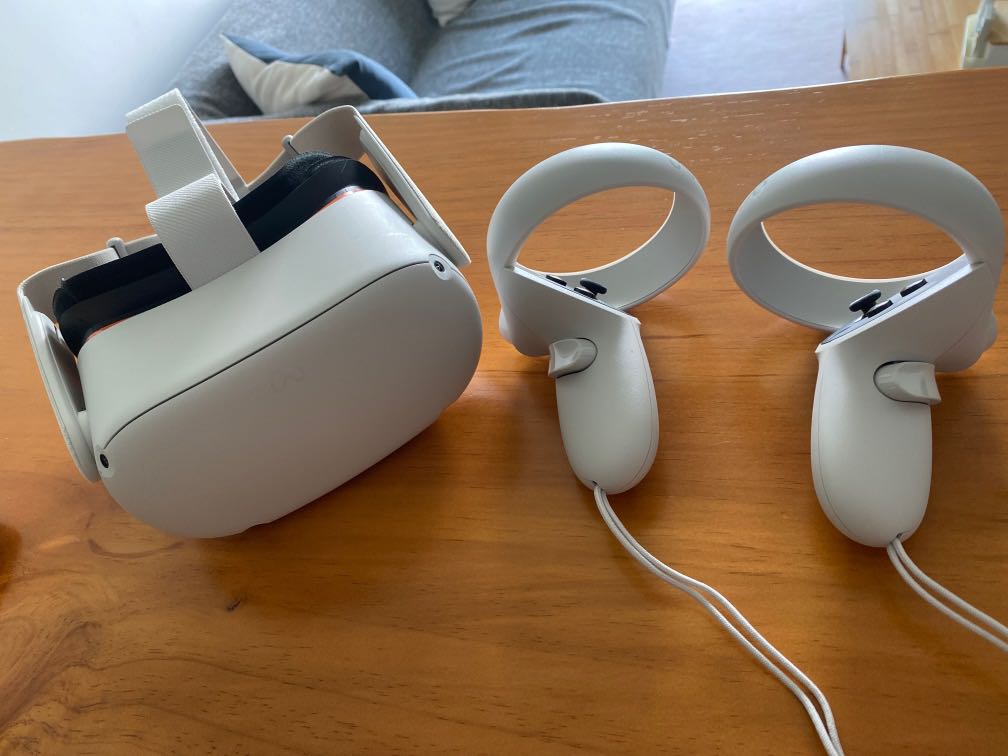 Oculus Quest 2 (only used less than 3 times), Hobbies & Toys, Toys ...