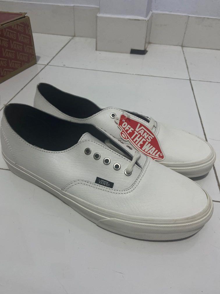 Vans authentic decon (snake skin texture), Fesyen Pria, Sepatu ...