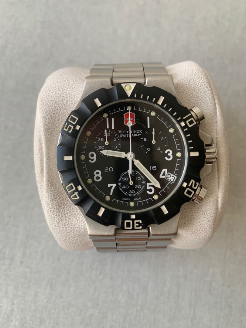 Victorinox Quartz Chronograph Black dial and bezel, Men's Fashion ...