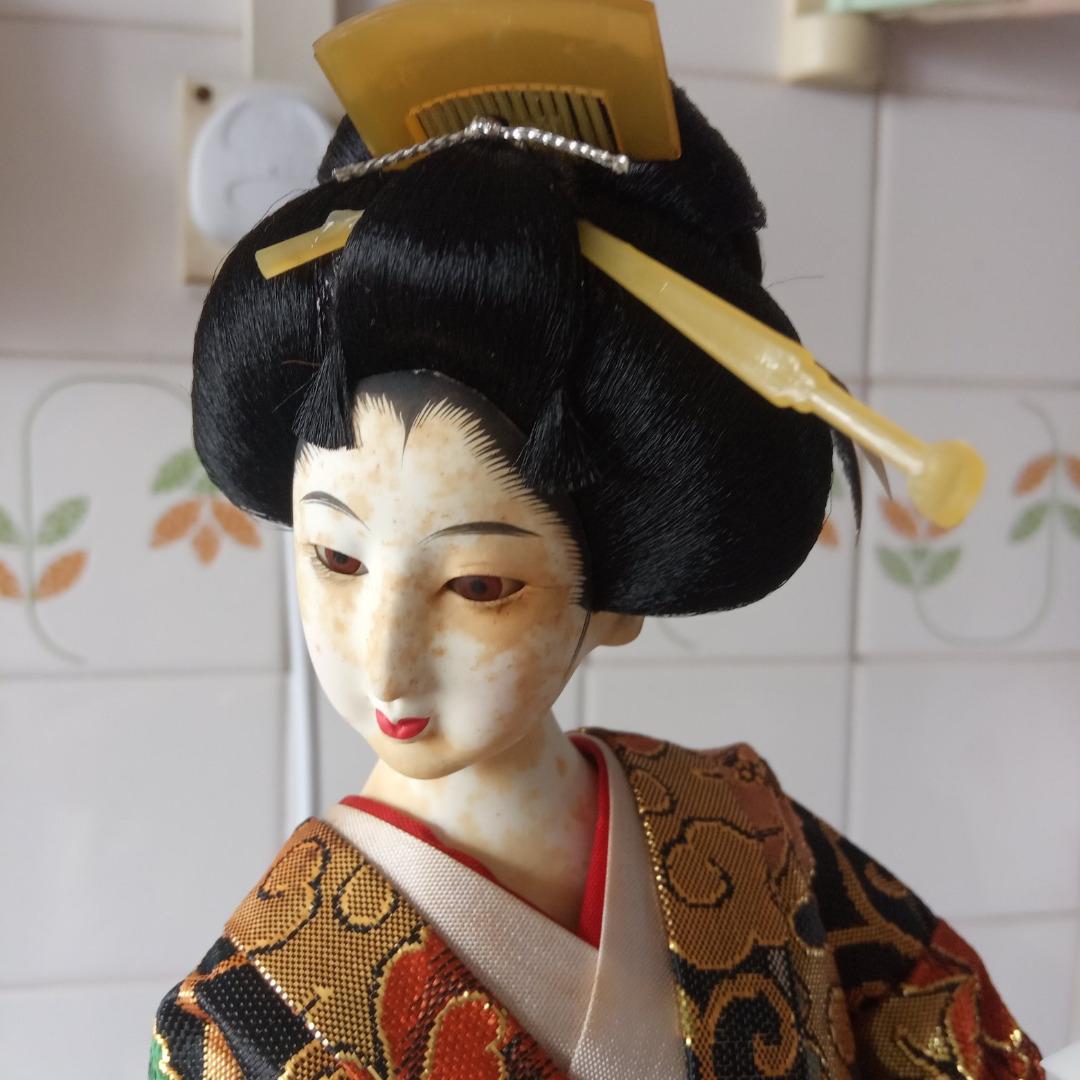 1985 Japanese geisha in kimono holding shamisen stringed instrument ...