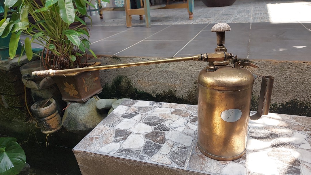 Bekas penyembur racun tembaga (1), Hobbies & Toys, Collectibles ...