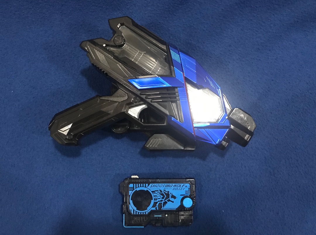 Kamen Rider Zero One DX AIMS Shot Riser & Assault Wolf Progrisekey ...