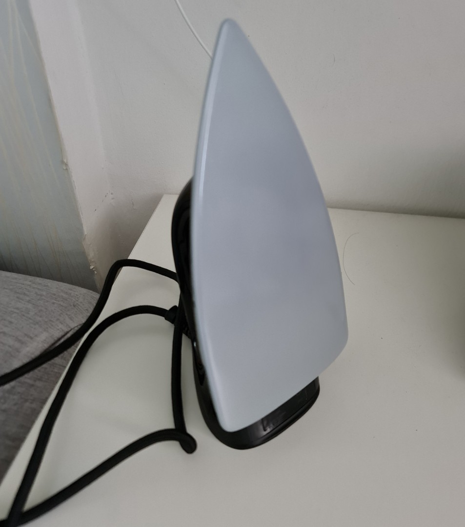 Light Iron, TV & Home Appliances, Irons & Steamers on Carousell