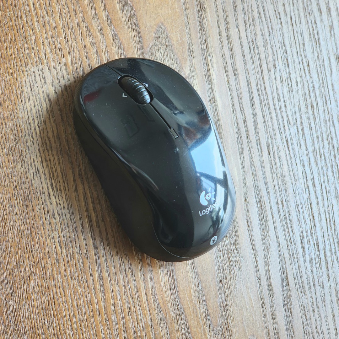 Logitech laser Bluetooth mouse, 電腦＆科技, 電腦周邊及配件, 電腦滑鼠及相關產品 - Carousell