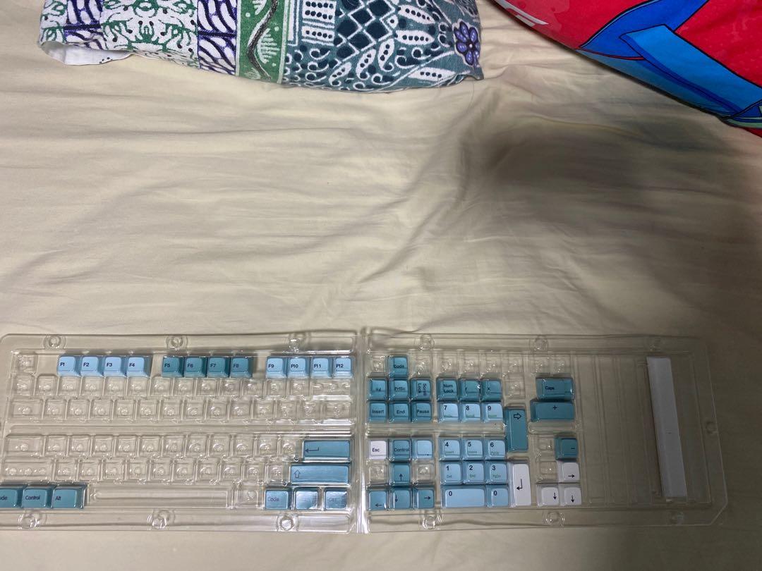 Mechanical keyboard Tes68 with Feker Holy Pandas and iceberg keycaps ...