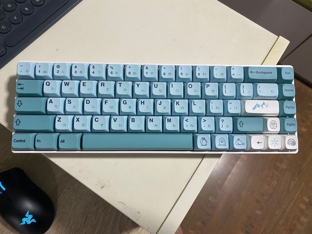 Mechanical keyboard Tes68 with Feker Holy Pandas and iceberg keycaps ...