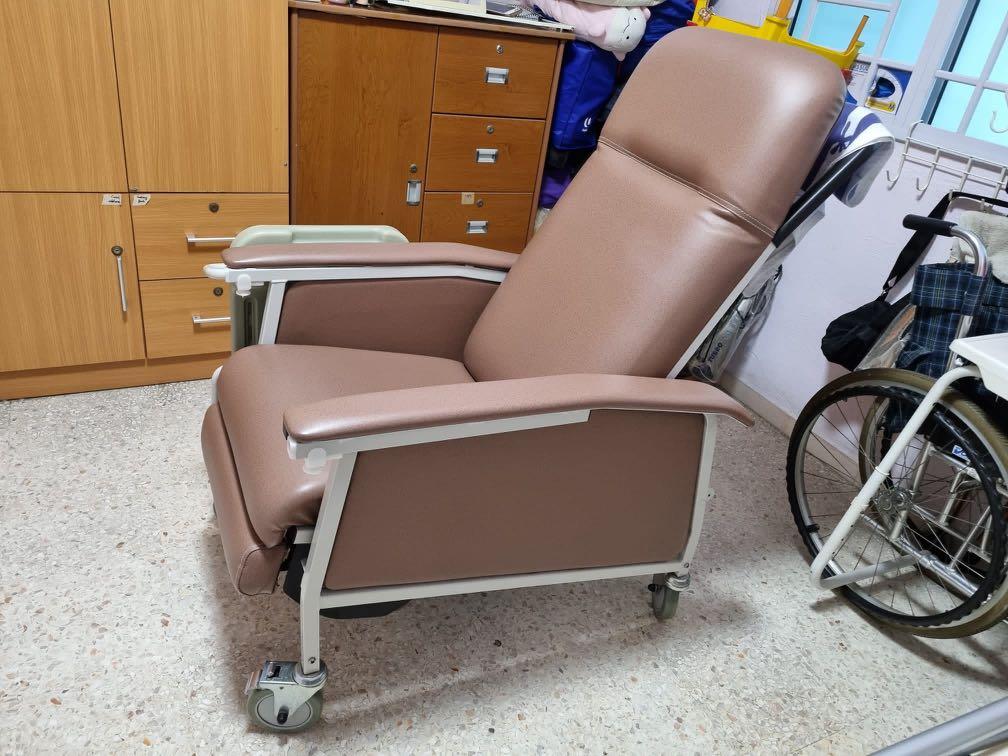 Mobile Recliner Geriatric Chair with Tray, Health & Nutrition ...