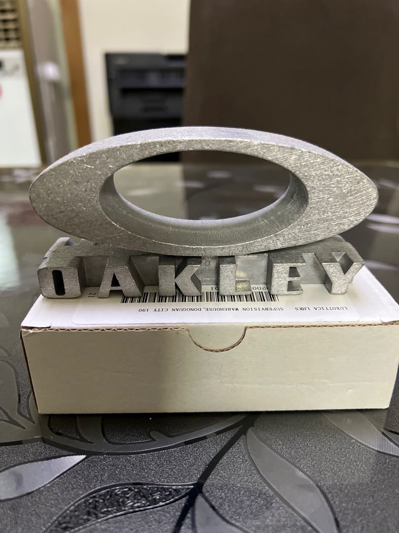 oakley 3d logo block, Women's Fashion, Watches & Accessories ...