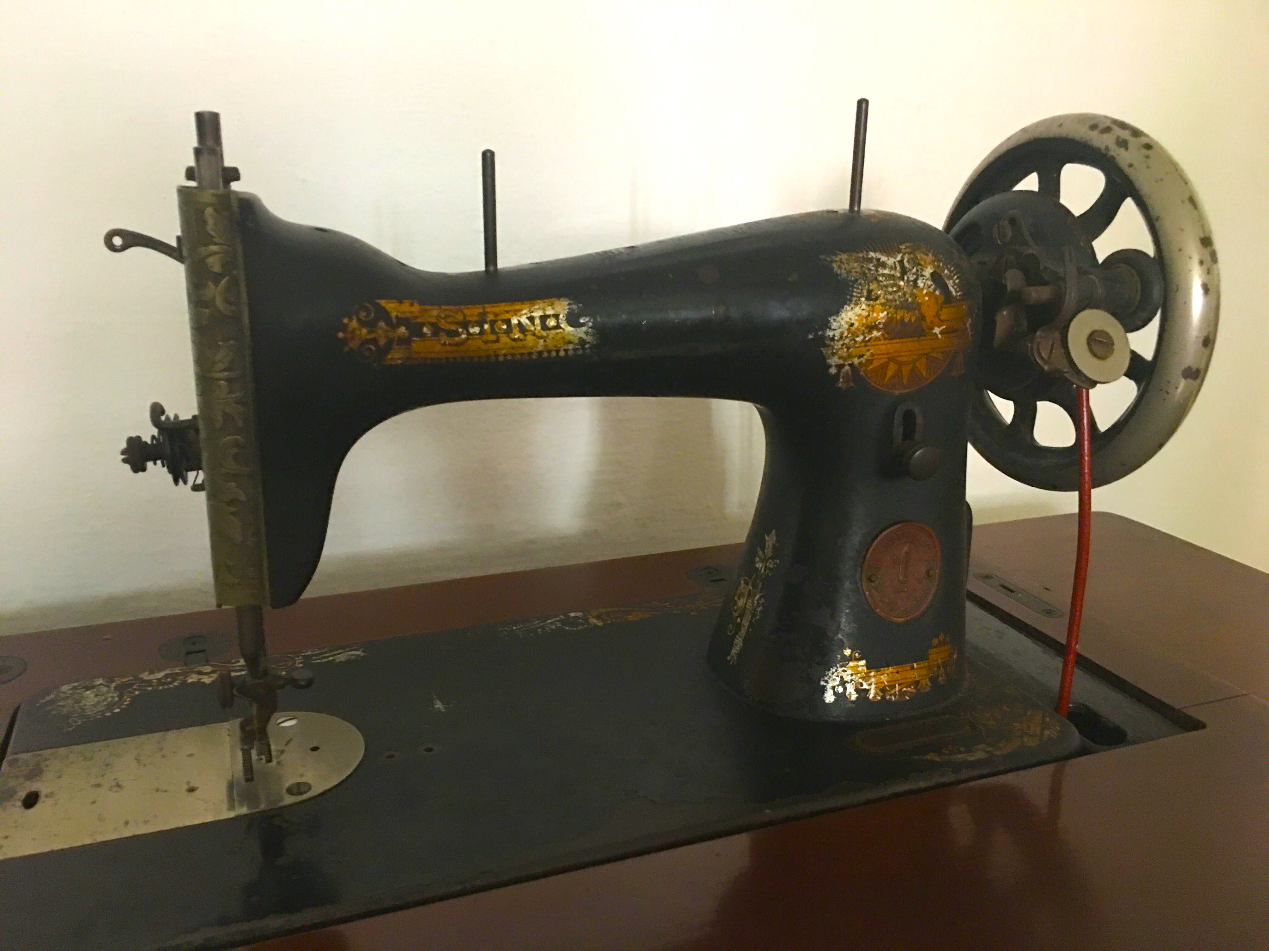 Vintage Standard Sewing Machine, Everything Else on Carousell