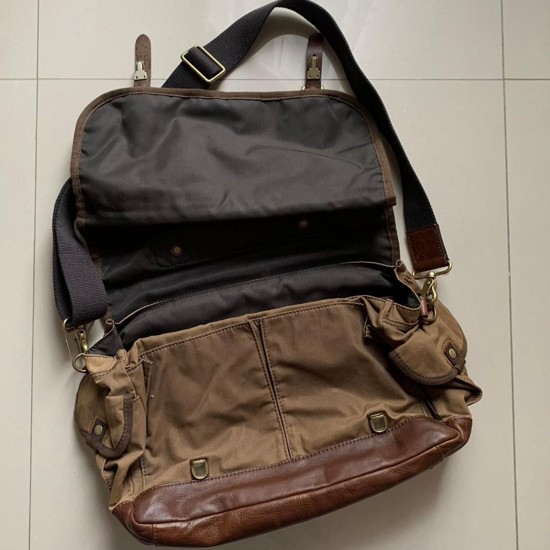 Fossil Defender Messenger Bag, Fesyen Pria, Tas & Dompet , Tas Selempang di Carousell