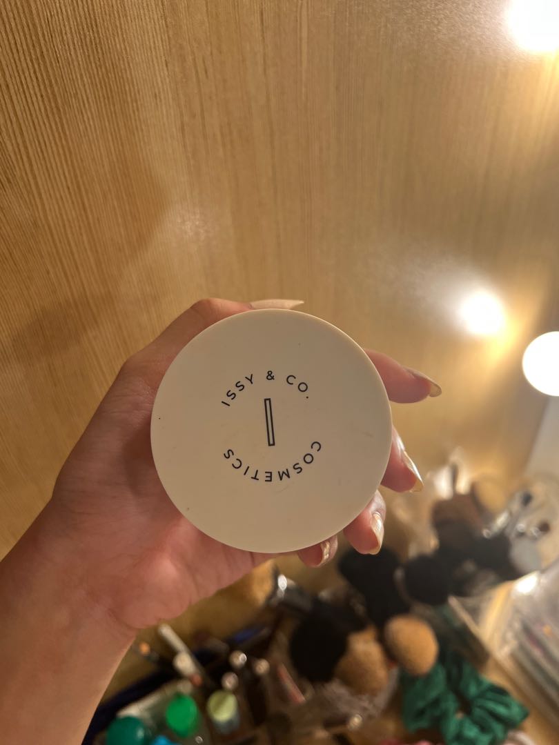 Issy & Co. Weightless Loose Powder - Illuminating Finish, Beauty ...