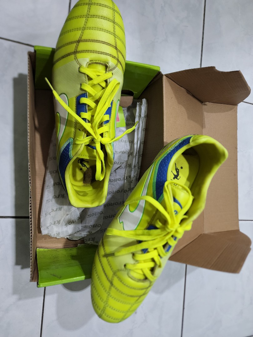 Kronos Football Boots, Men's Fashion, Footwear, Boots on Carousell