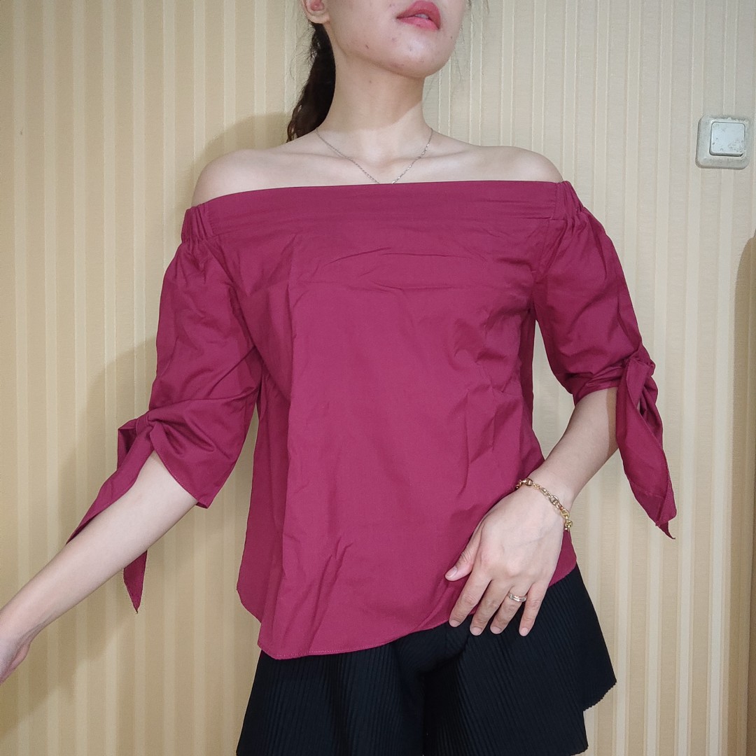 Sabrina top, Fesyen Wanita, Pakaian Wanita, Atasan di Carousell