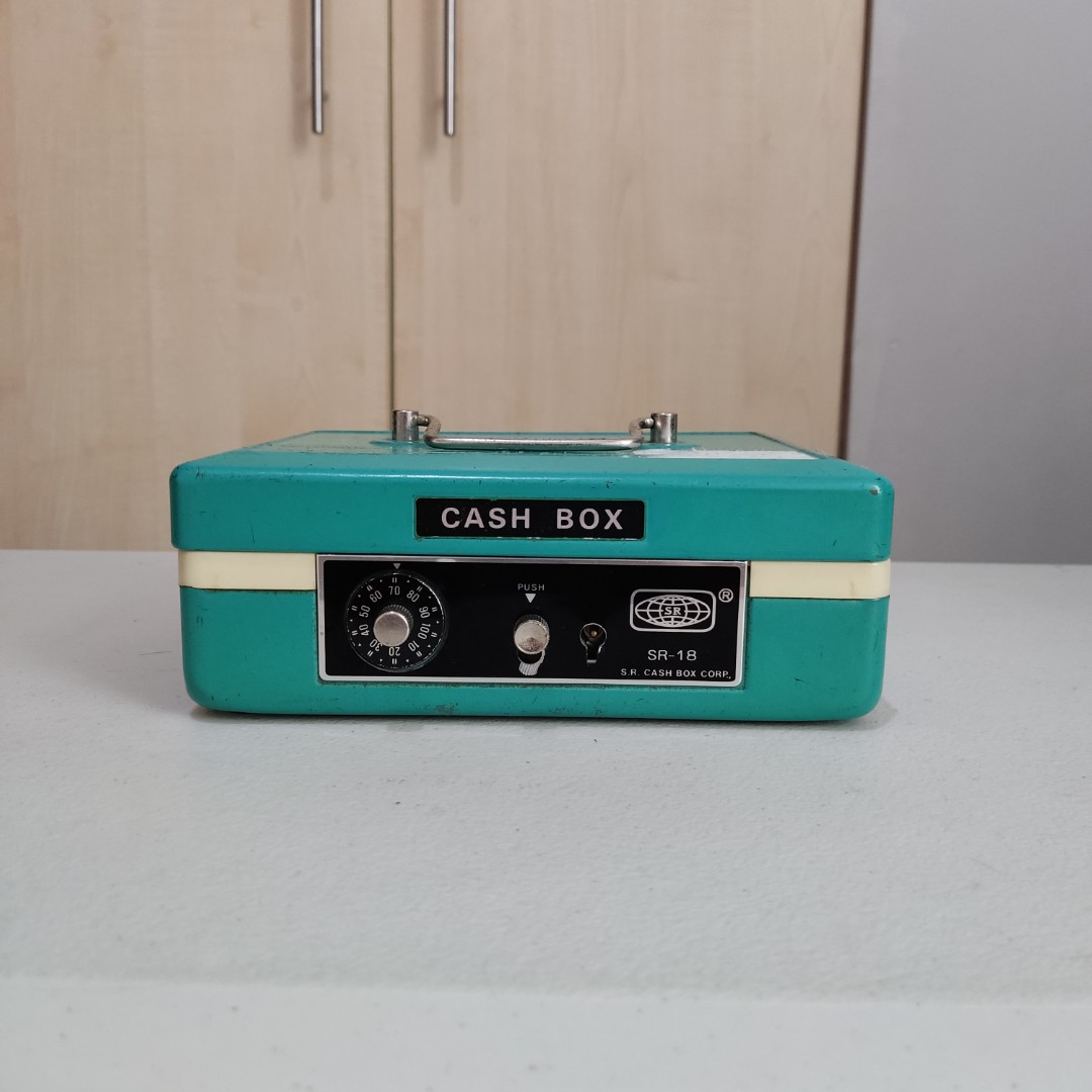 SR-18 Vintage Cash Box with Coin Tray, Furniture & Home Living ...