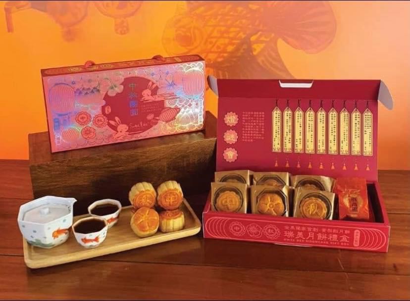 Swee Bee Pineapple Mooncake Gift Set, Food & Drinks, Homemade Bakes on ...