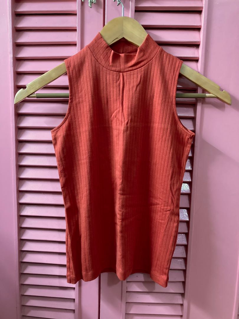 Burnt orange/rust tank top (Uniqlo), Women's Fashion, Tops, Sleeveless ...