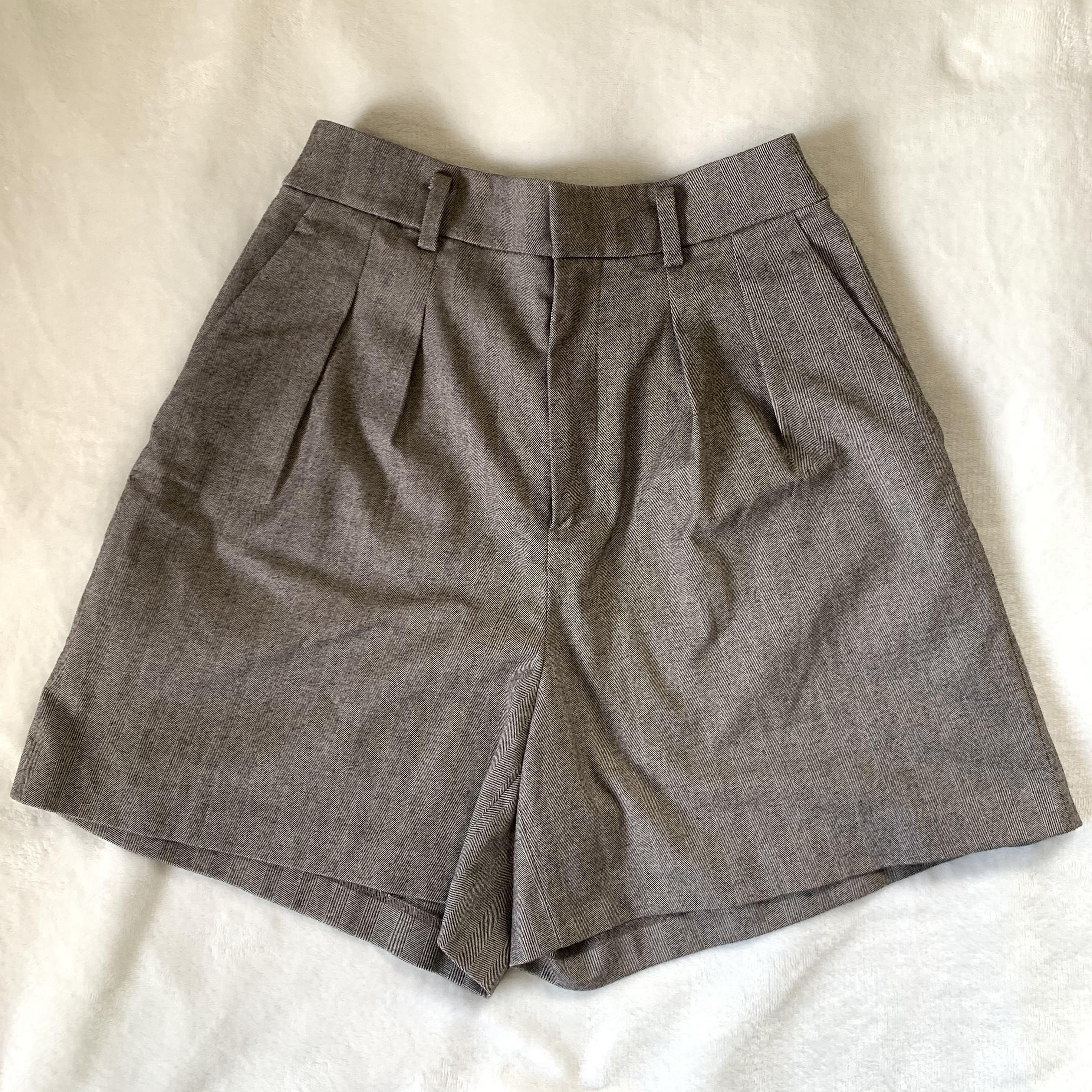 UNIQLO Smart Shorts, Women's Fashion, Bottoms, Shorts on Carousell