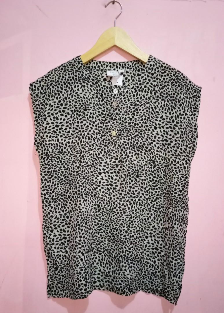 Baju Leopard ( 25 ), Fesyen Wanita, Pakaian Wanita, Atasan di Carousell