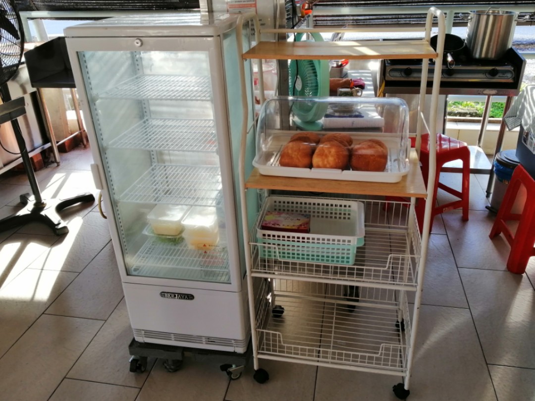 Berjaya glass door chiller & Bread rak, TV & Home Appliances, Kitchen ...