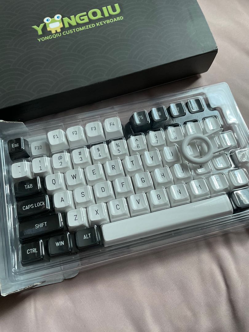 Black and White MSA keycaps from Yongqiu, Computers & Tech, Parts ...