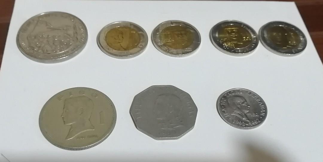 Commemorative 10 peso coins + old Philippine peso coins bundle, Hobbies ...