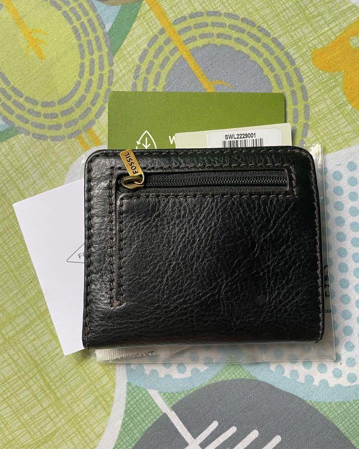 Fossil card wallet black leather, Women's Fashion, Bags & Wallets ...