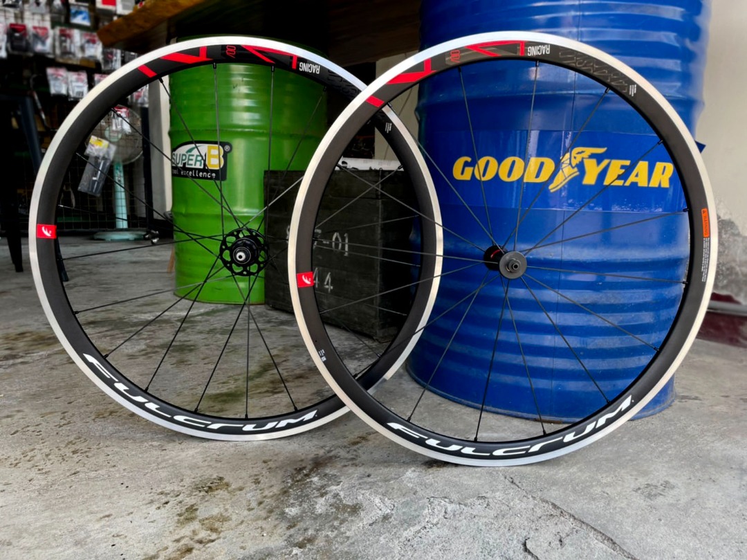 Fulcrum Racing 400 鋁合金輪組 公路車輪組 (跑4 RACING 4), 體育器材, 自行車及配件, 單車在旋轉拍賣