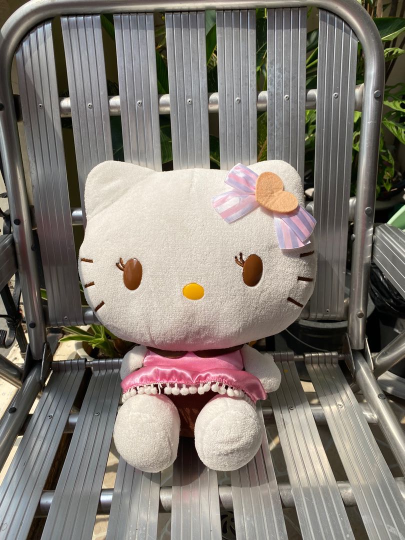 Hello kitty alice in wonderland, Hobbies & Toys, Toys & Games on Carousell