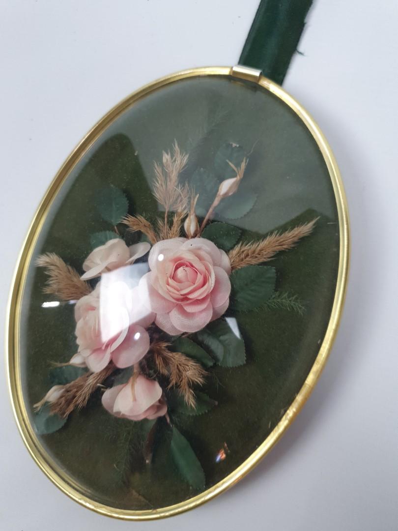 Hiasan dinding jadul bunga mawar, Antik, Furnitur di Carousell