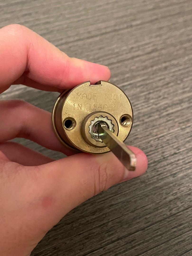 Mul-t-lock 橫閂鎖膽 Deadbolt cyclinder, 傢俬＆家居, 保安及門鎖 , 門鎖、門、閘 - Carousell