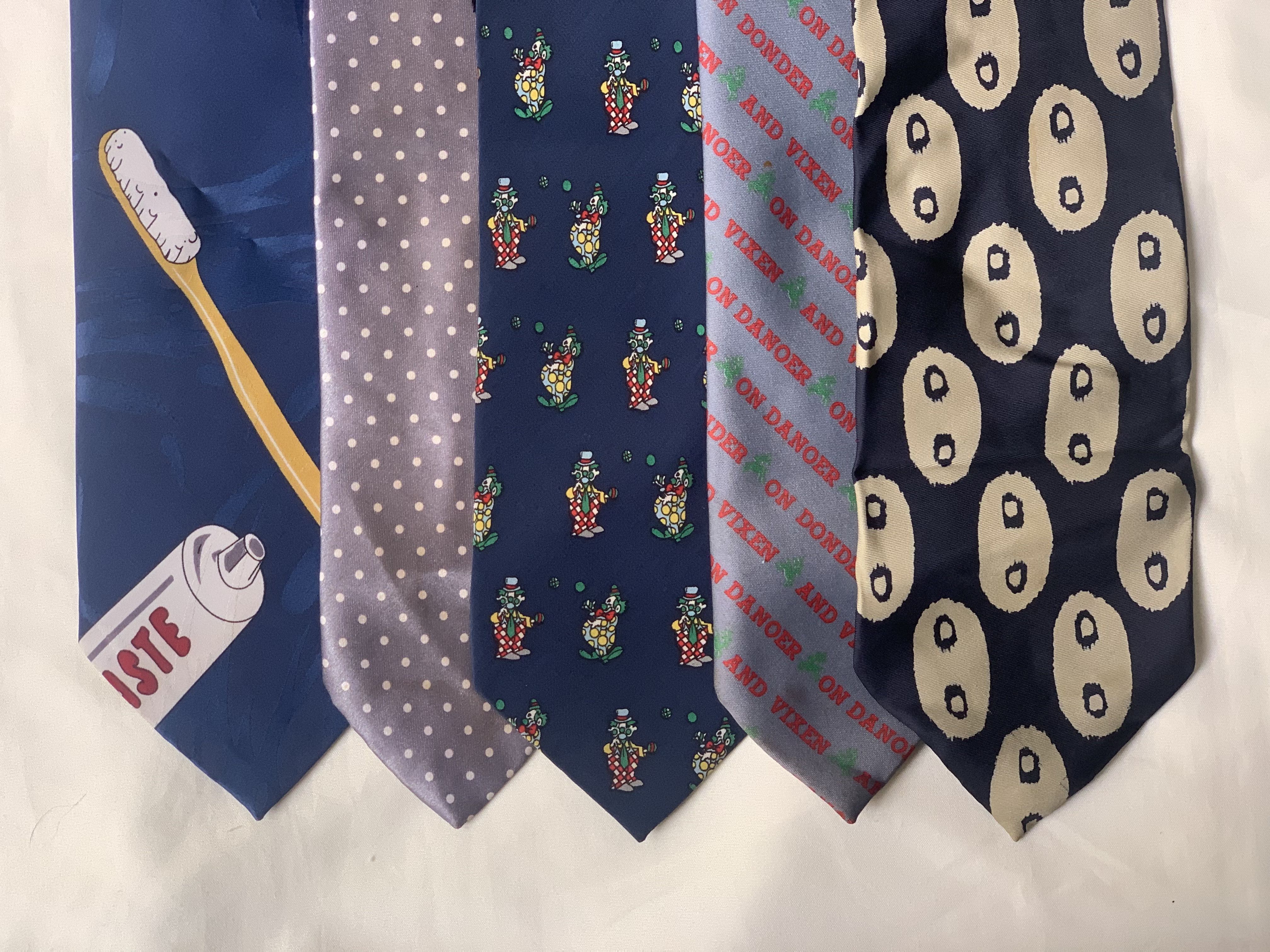 Vintage Neckties, Men's Fashion, Watches & Accessories, Ties on Carousell