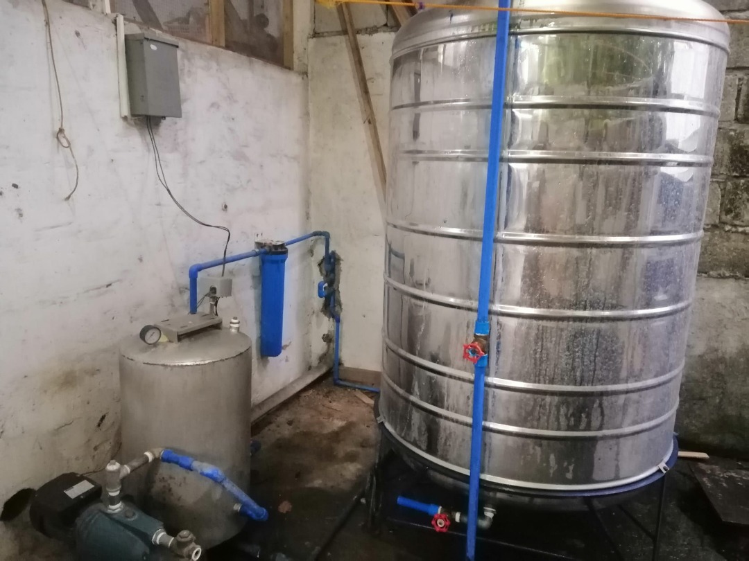 RUSH SALE - Water tank set food grade, Furniture & Home Living ...