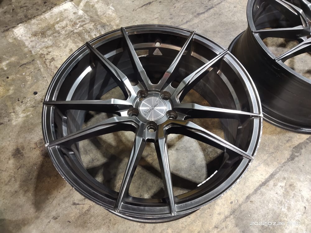 18" Varro Rim, Car Accessories, Tyres & Rims on Carousell