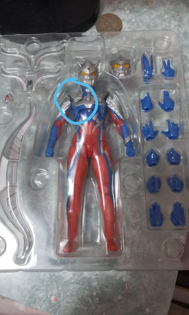 二手已開 shf ultraman zero 連斗篷同副廠弓箭, 興趣及遊戲, 玩具 & 遊戲類 - Carousell